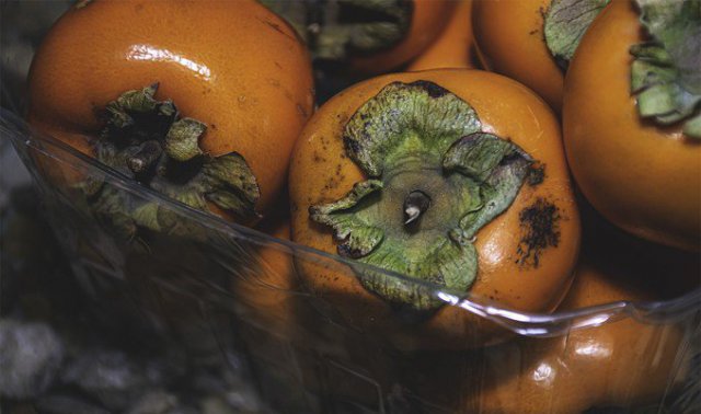 How Long Do Persimmons Last? Tips To Keeping Them Fresh Longer - Pantry ...